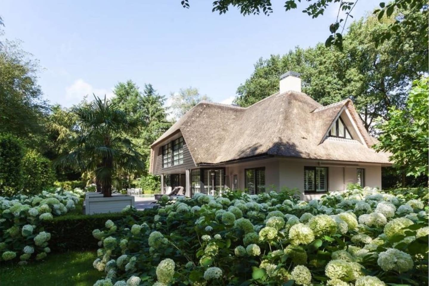 Gordon Zet Zijn 'Hollywood Glamour' Villa in Blaricum op AirBnB - Pure Luxe