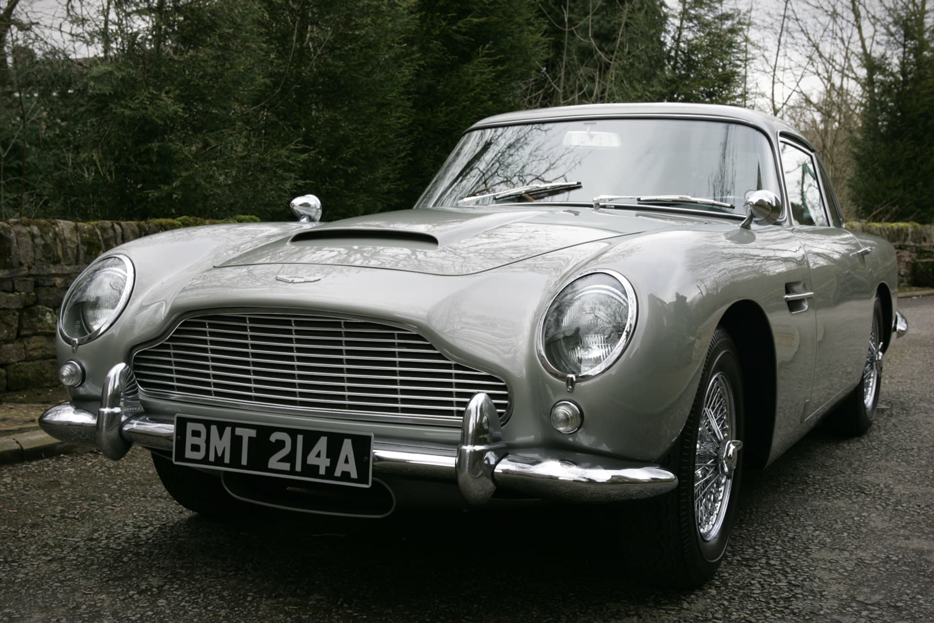Bieden maar: deze Aston Martin DB5 uit 007's Goldeneye kan van jou ...