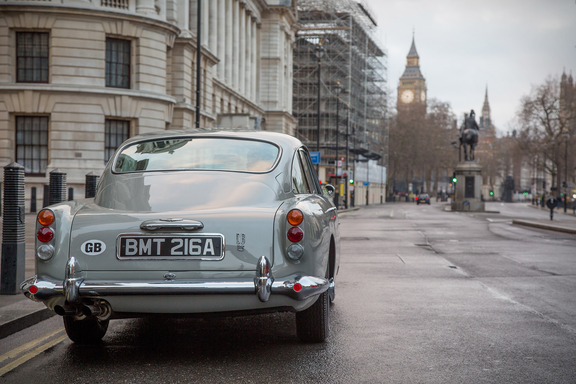 Voor $3,5 miljoen koop je een exacte reproductie van James Bond's Aston ...