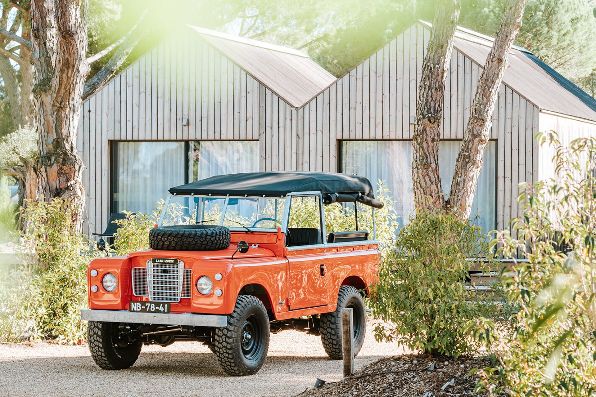 Deze Comporta Villa in Portugal huur je samen met een vintage Land ...