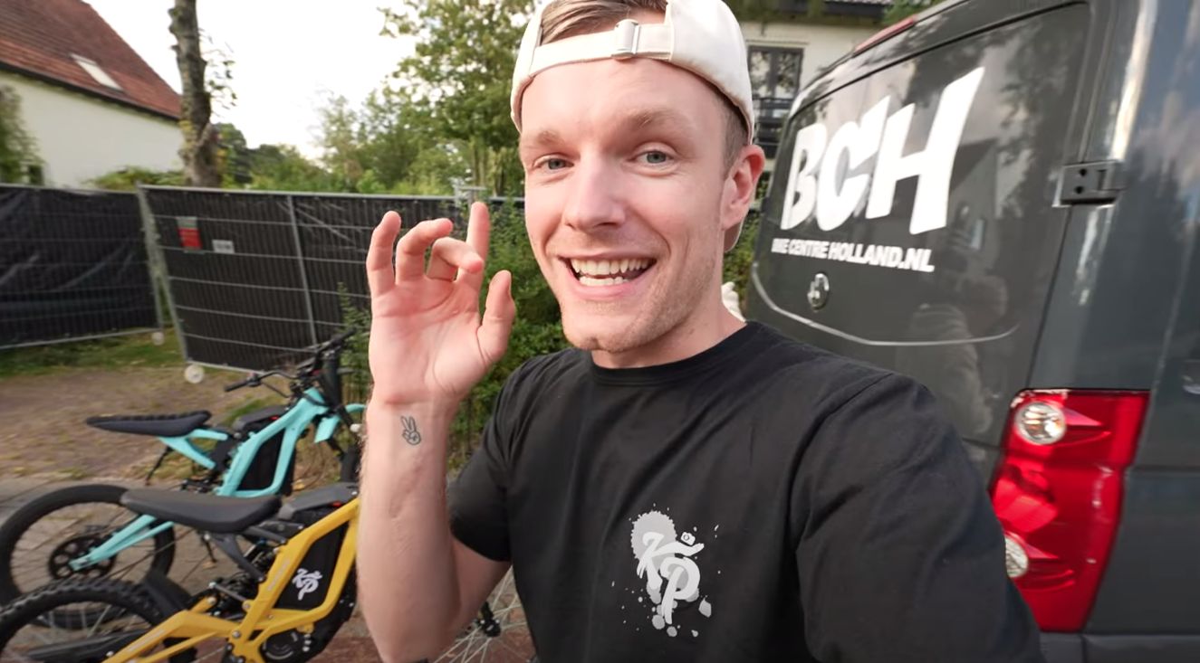 Vlogger Enzo Knol laat zijn Lamborghini Urus wéér wrappen - Pure Luxe