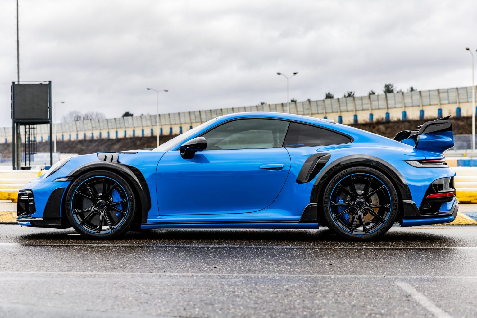 De nieuwe blauwe Porsche Techart GTstreet R van DJ La Fuente - Pure Luxe