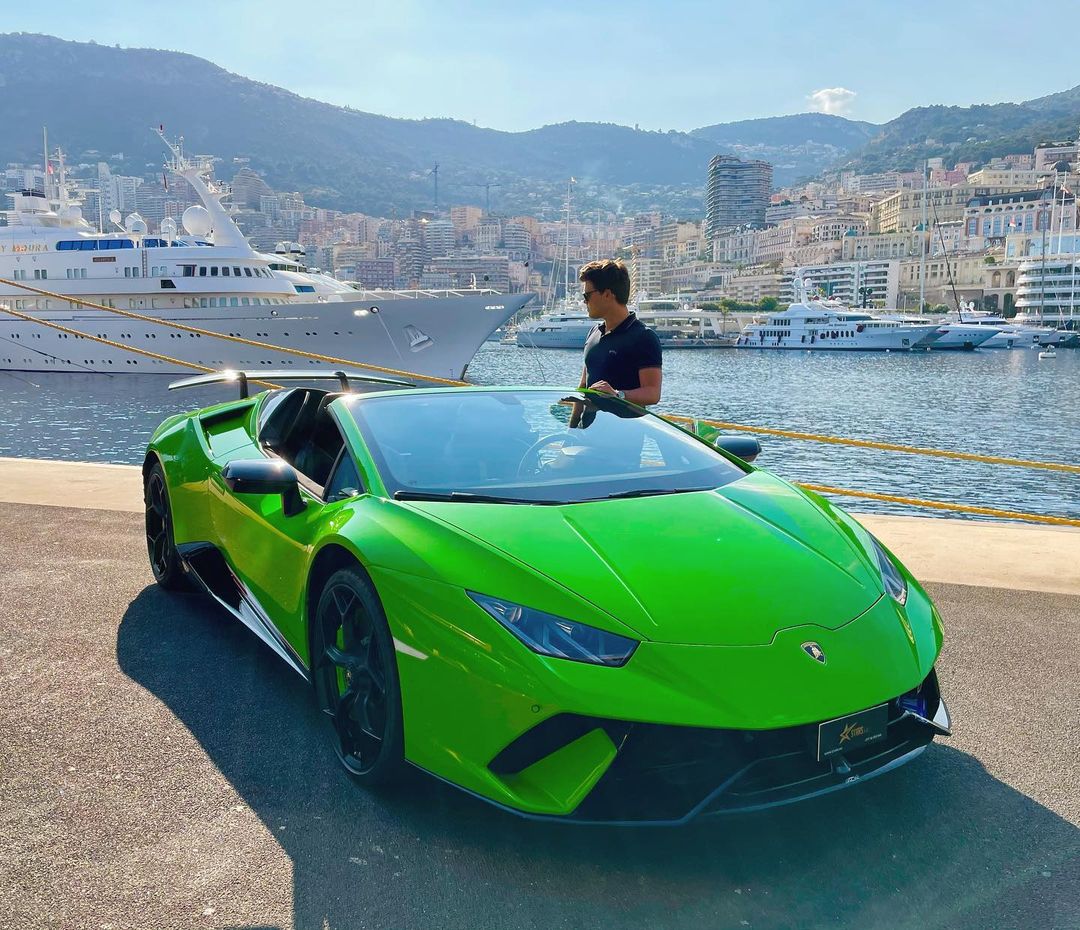 Vermogen van de grootste Nederlandse gaming-YouTuber Jelly - Pure Luxe